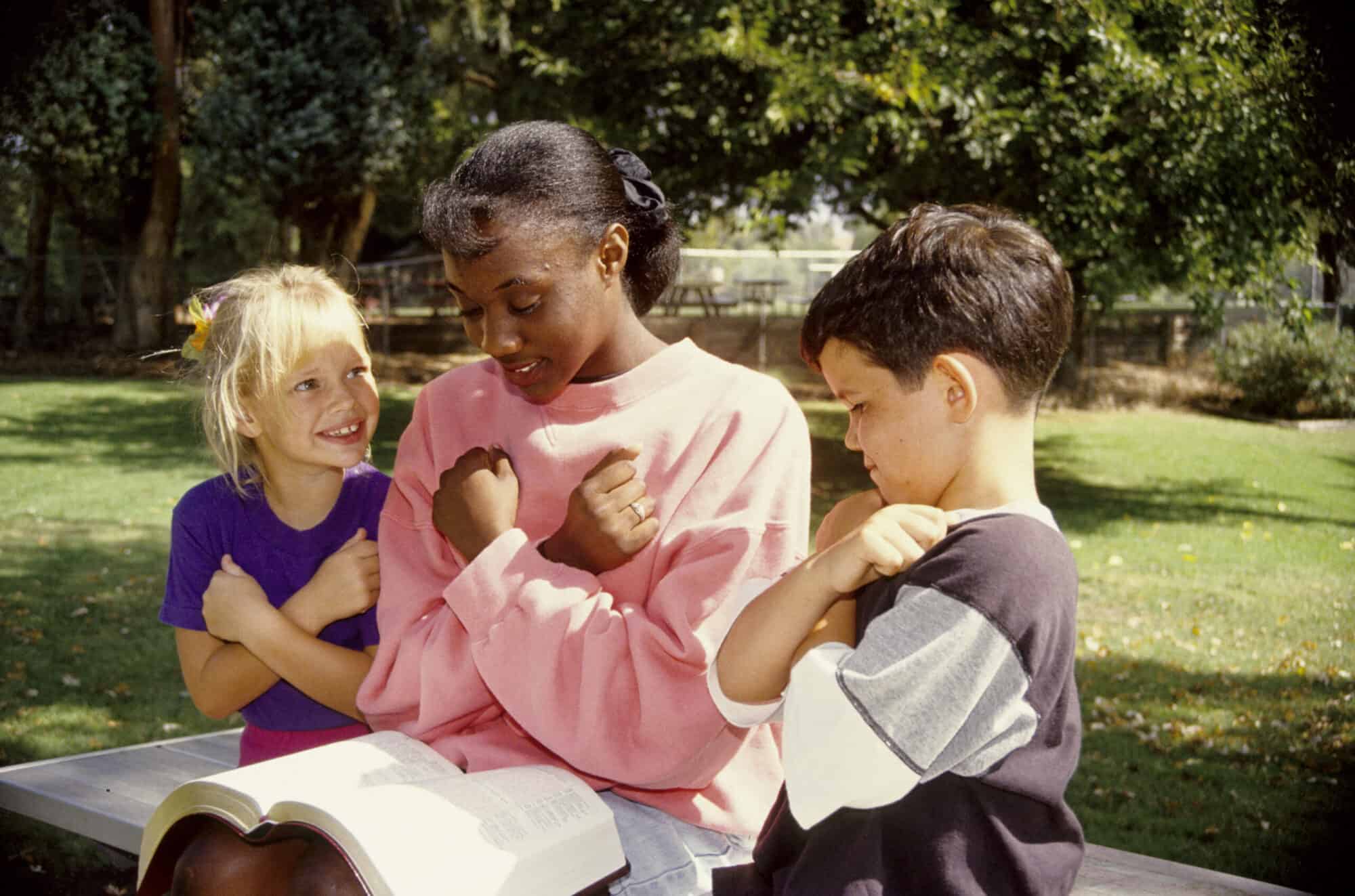 How do deaf or hard of hearing children learn to read? – BOLD